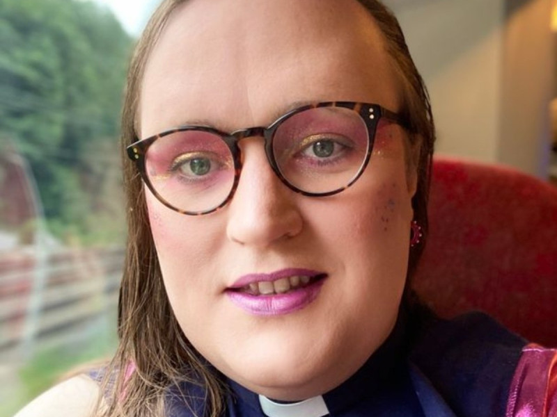 Bingo Allison, primer sacerdote no binario en la iglesia de Inglaterra ...